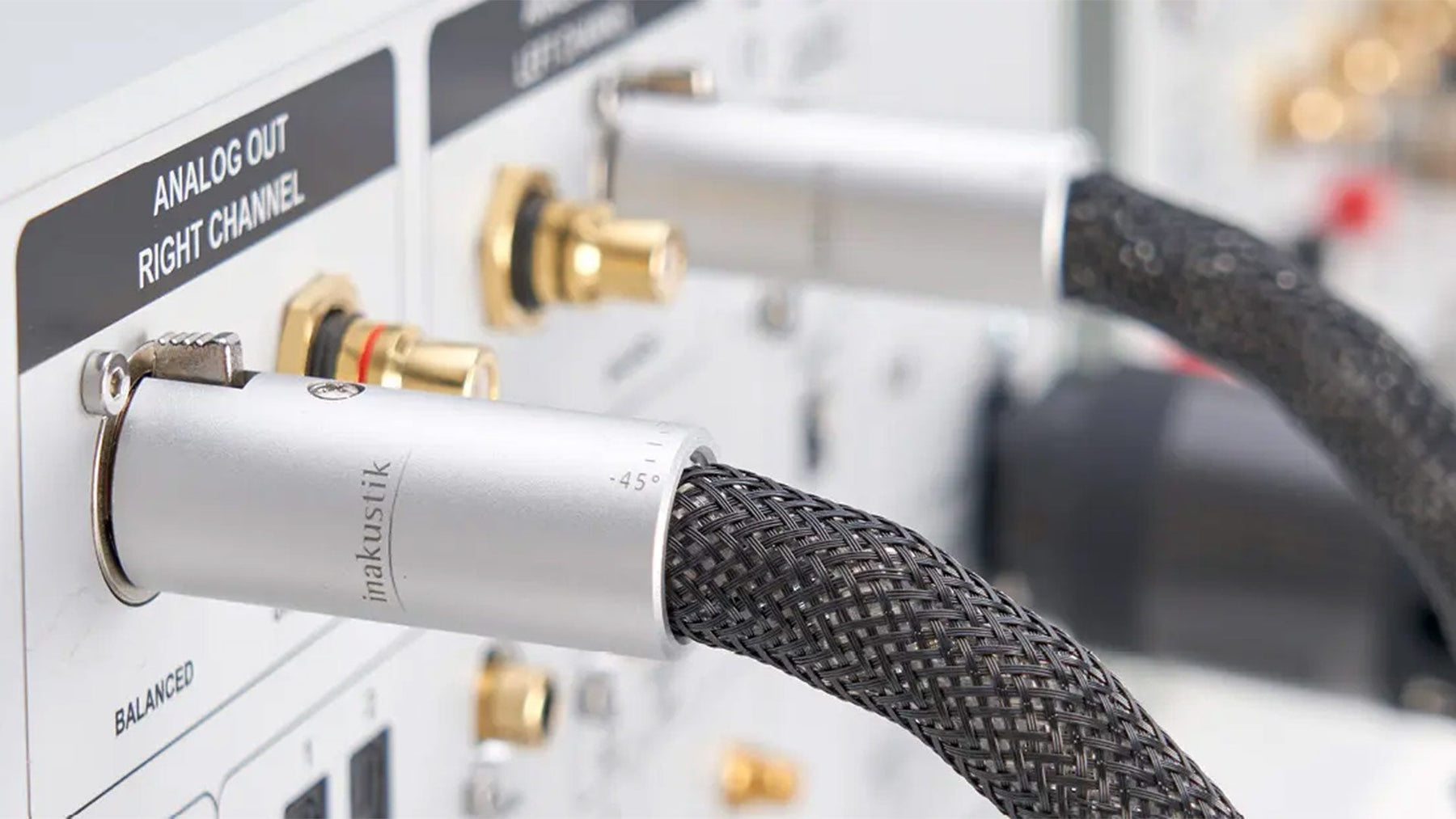 Accessoires: Bestel hier jouw audio accessoires, kabels, pluggen etc ...